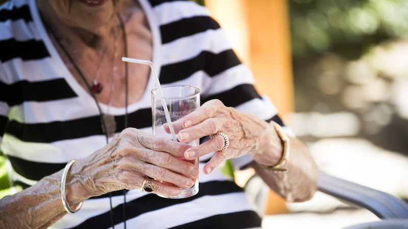 7 tips om uitdroging bij ouderen te voorkomen tijdens zomerse ...